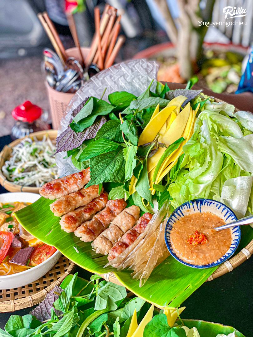 Quán nem nướng đặc biệt ngon ngay trung tâm Quận 1. | riviu.vn