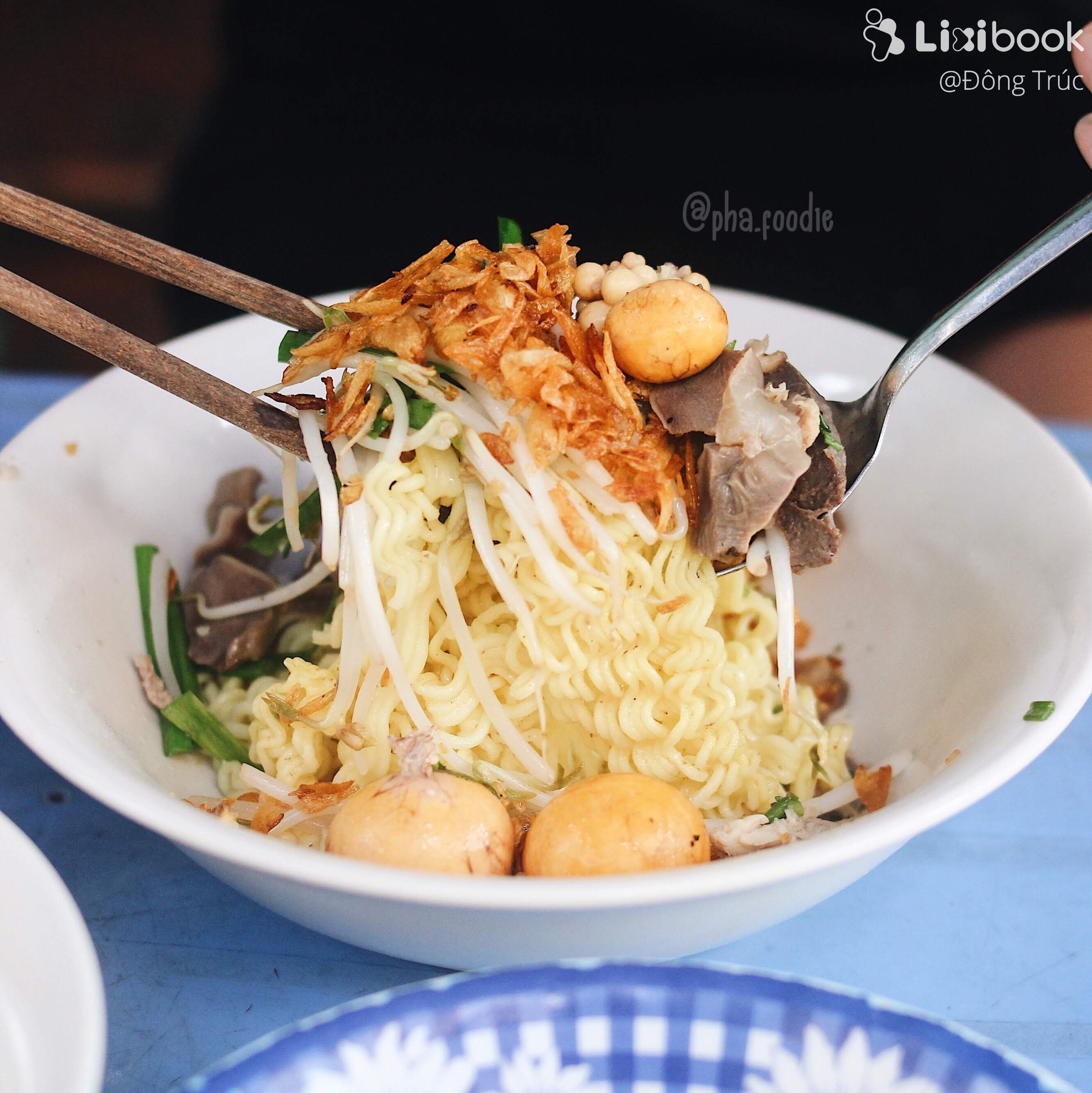 🤔 Mì lòng gà trứng non bán hơn 30 năm liệu có ngon ? 🤔 về Hủ Tiếu Lòng ...