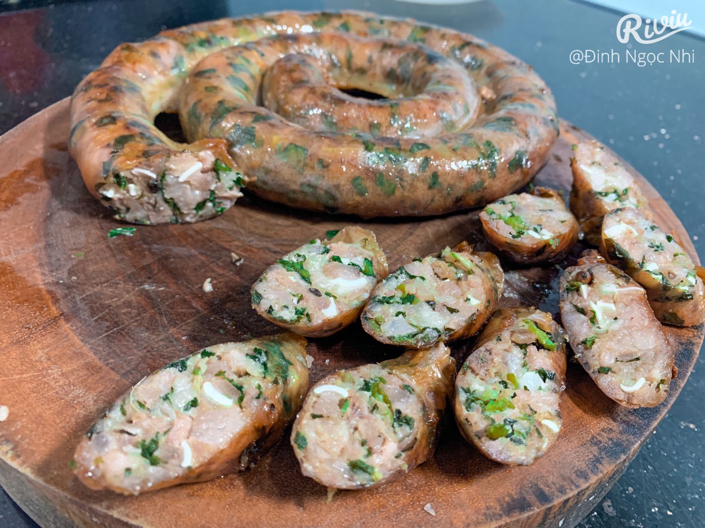 Dồi sụn nướng thơm lừng | riviu.vn