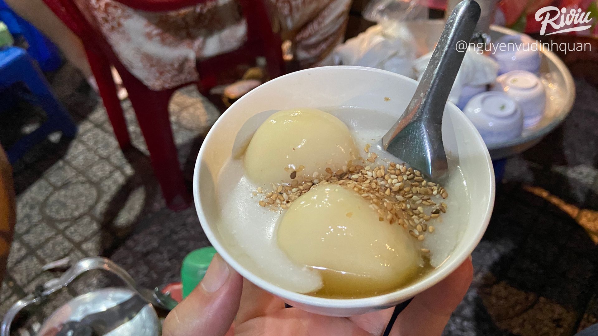 Chè dèn dầu lâu đời nhất Sài Gòn về CHÈ ĐÈN DẦU | riviu.vn