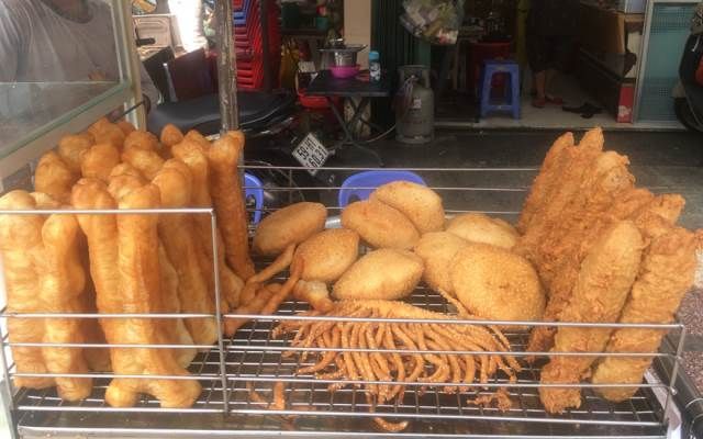 Chuối Chiên & Bánh Tiêu Chợ Hòa Bình 83 Đường Bùi Hữu Nghĩa, Quận 5 ...