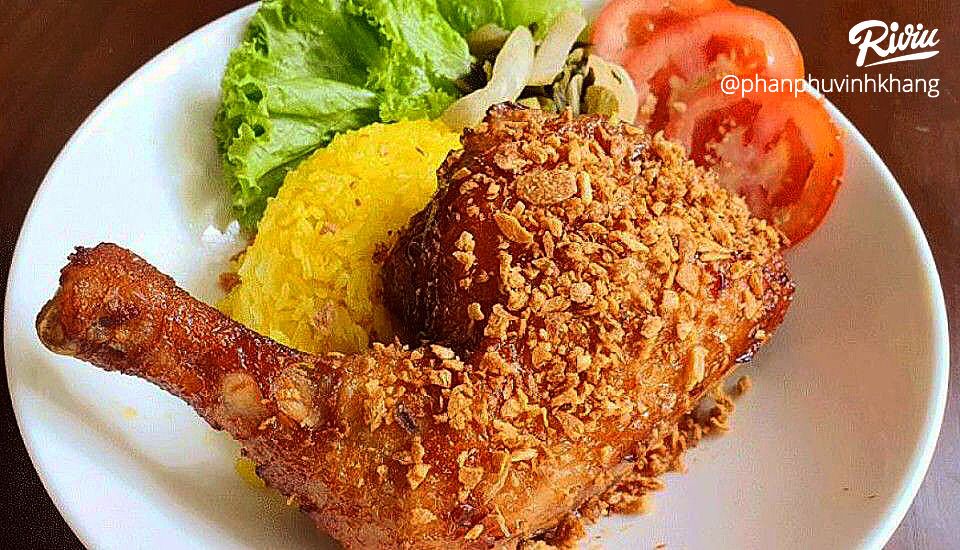 Cơm gà sốt mắm tỏi về Cơm Gà Phương Thảo | riviu.vn