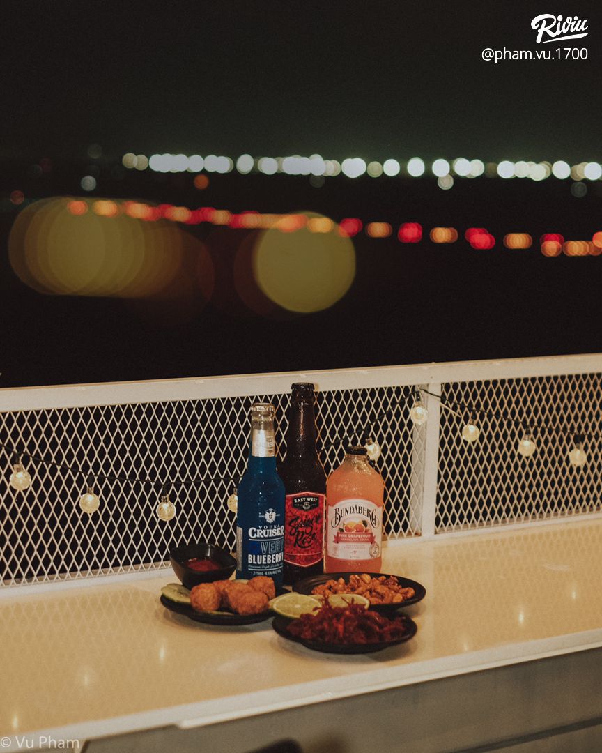MỘT ROOFTOP VIEW SÂN BAY BẠN ĐÃ THỬ CHƯA về Heli Hub Rooftop | riviu.vn
